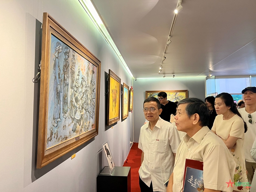 Khai mạc Triển lãm "Họa sĩ Lê Huy Toàn-Ký ức Điện Biên"